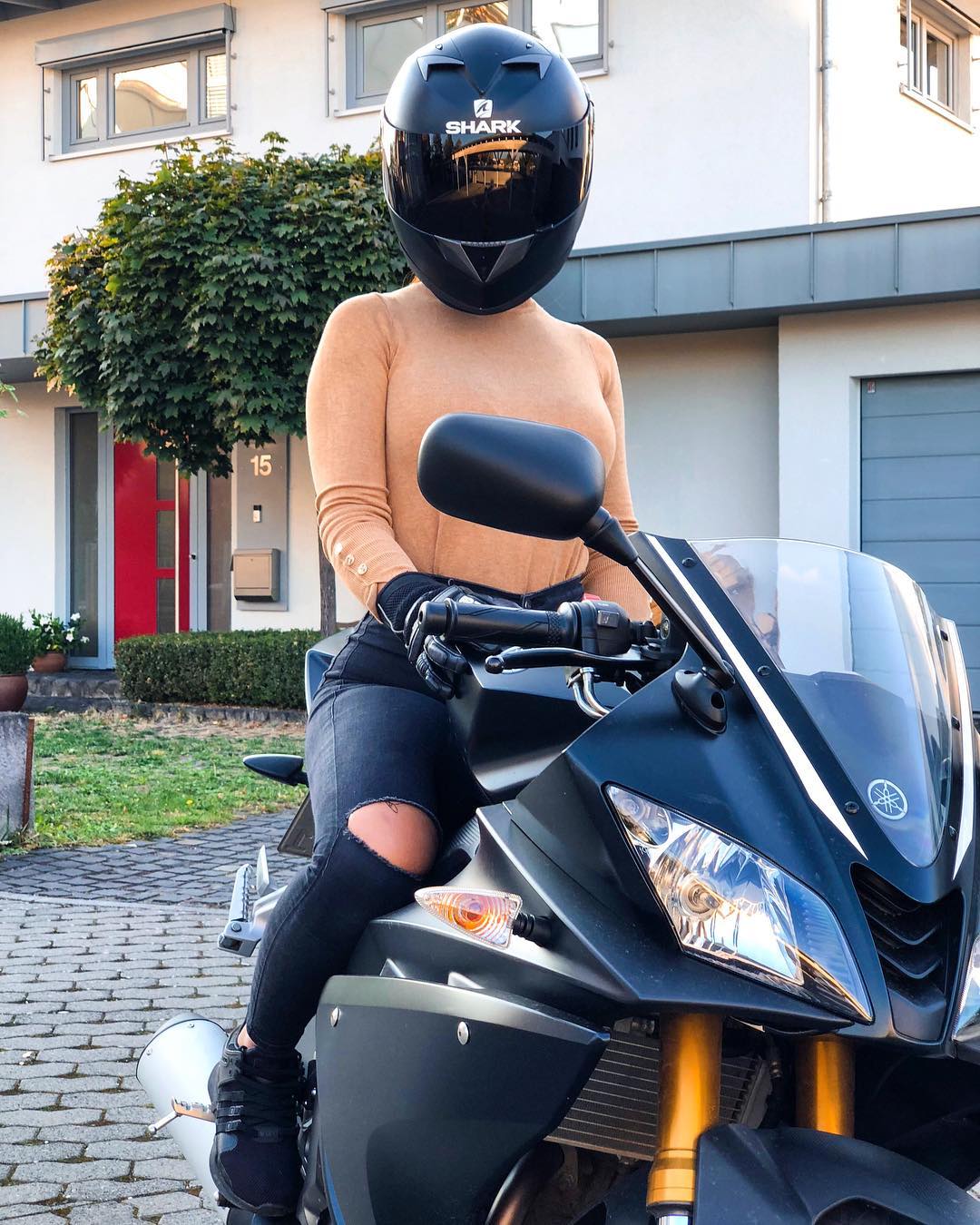 Photoshoot of the Week: September 2nd-8th 2019 - Camii & Yamaha YZF-R3 ...